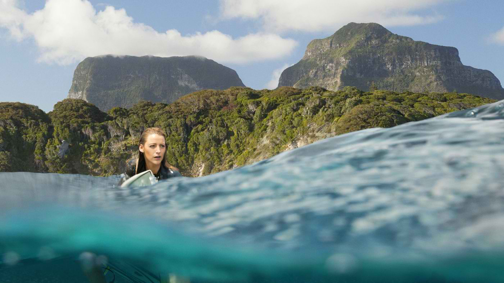 THE SHALLOWS Gives Us Genuinely Tense Shark Thrills – Father Son Holy Gore