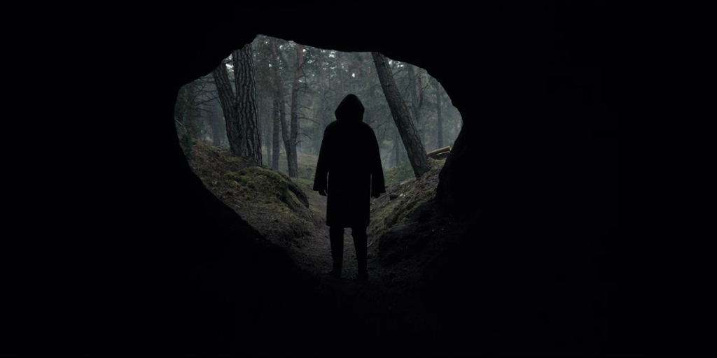 Dark – Season 1, Episode 1: “Secrets” – Father Son Holy Gore
