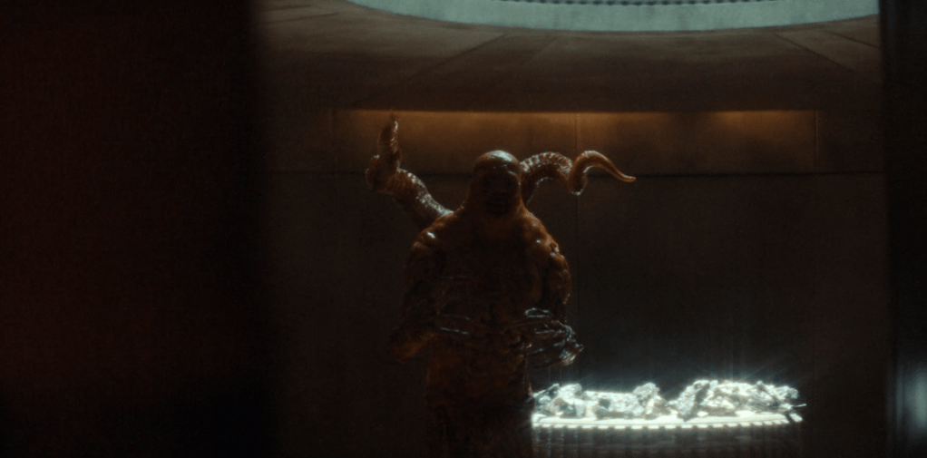 Guillermo del Toro’s Cabinet of Curiosities 1×07: “The Viewing” – Father Son Holy Gore